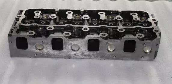 Casting Iron Engine Cylinder Head For Mazda TF T4000 4.0L Diesel 8V ...