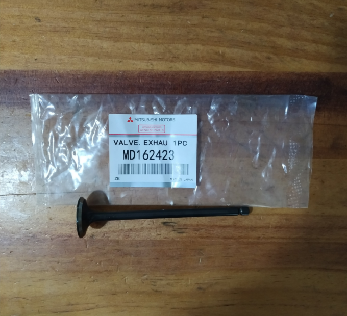 MD162423 MD162422 Car Engine Valve For Mitsubishi 4G94 4G93