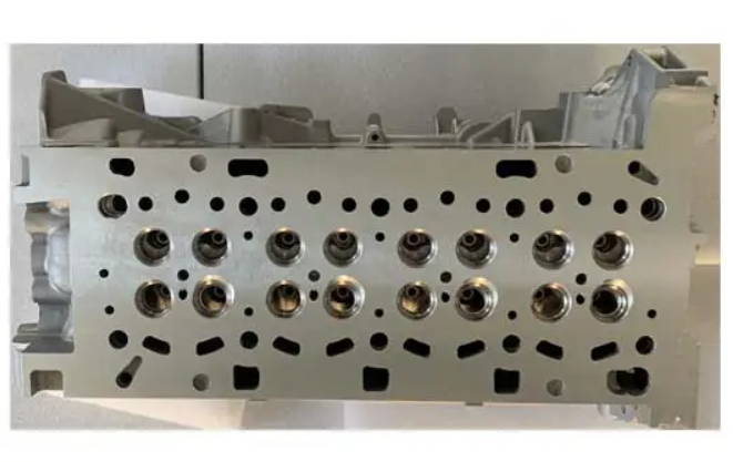 R9M Engine Cylinder Head 1104100Q1P 110422959R For R-Enault 1.6DCI 16V